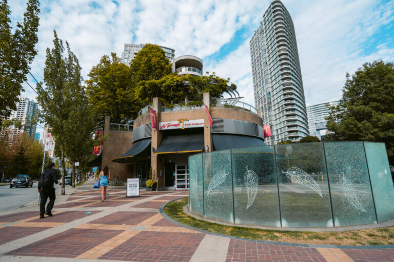 Where is Arrow Filmed? 20+ Arrow Filming Locations You Can Visit in ...