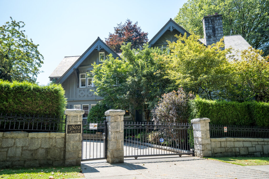 Where Was Once Upon a Time Filmed? A Full List! - Geek Trippers