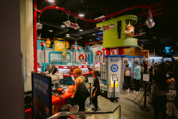 How to Make a Custom Funko Pop in LA at Funko Hollywood POP! People ...