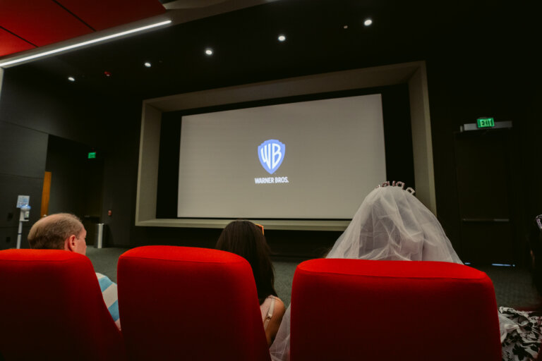 How to Visit the "Friends Studio Tour" in LA with the Warner Bros ...