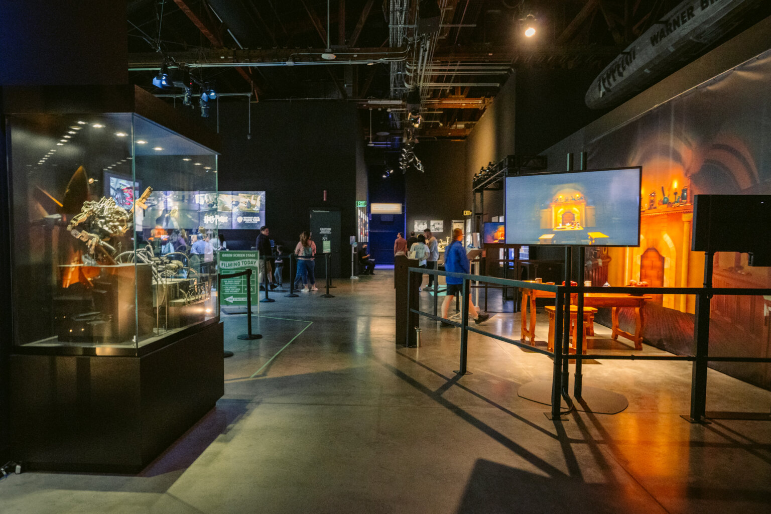 How to Visit the "Friends Studio Tour" in LA with the Warner Bros ...