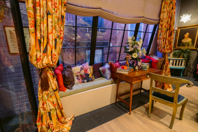 How to Visit the "Friends Studio Tour" in LA with the Warner Bros ...